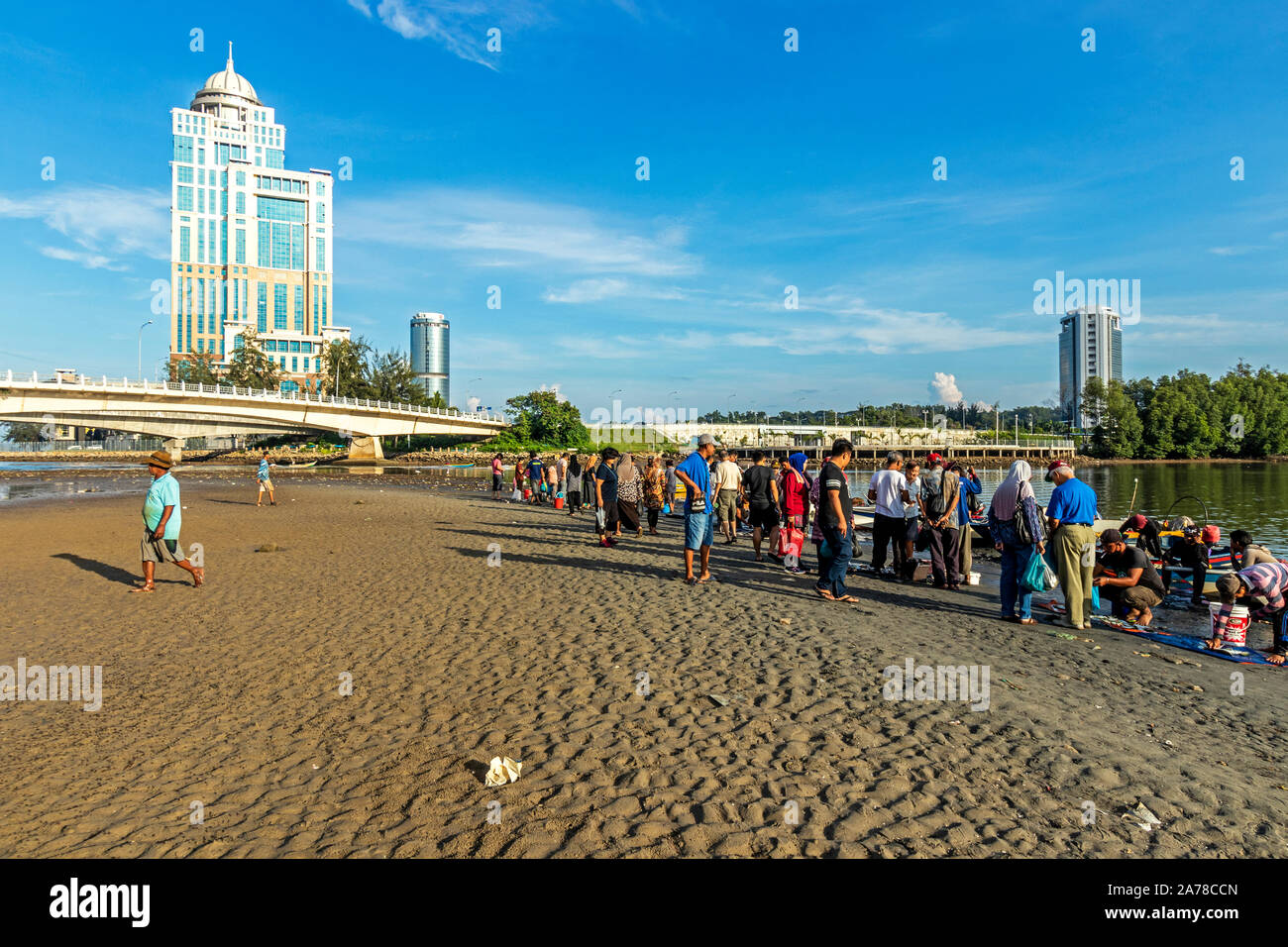 Yayasan Sabah Bridge High Resolution Stock Photography and Images - Alamy