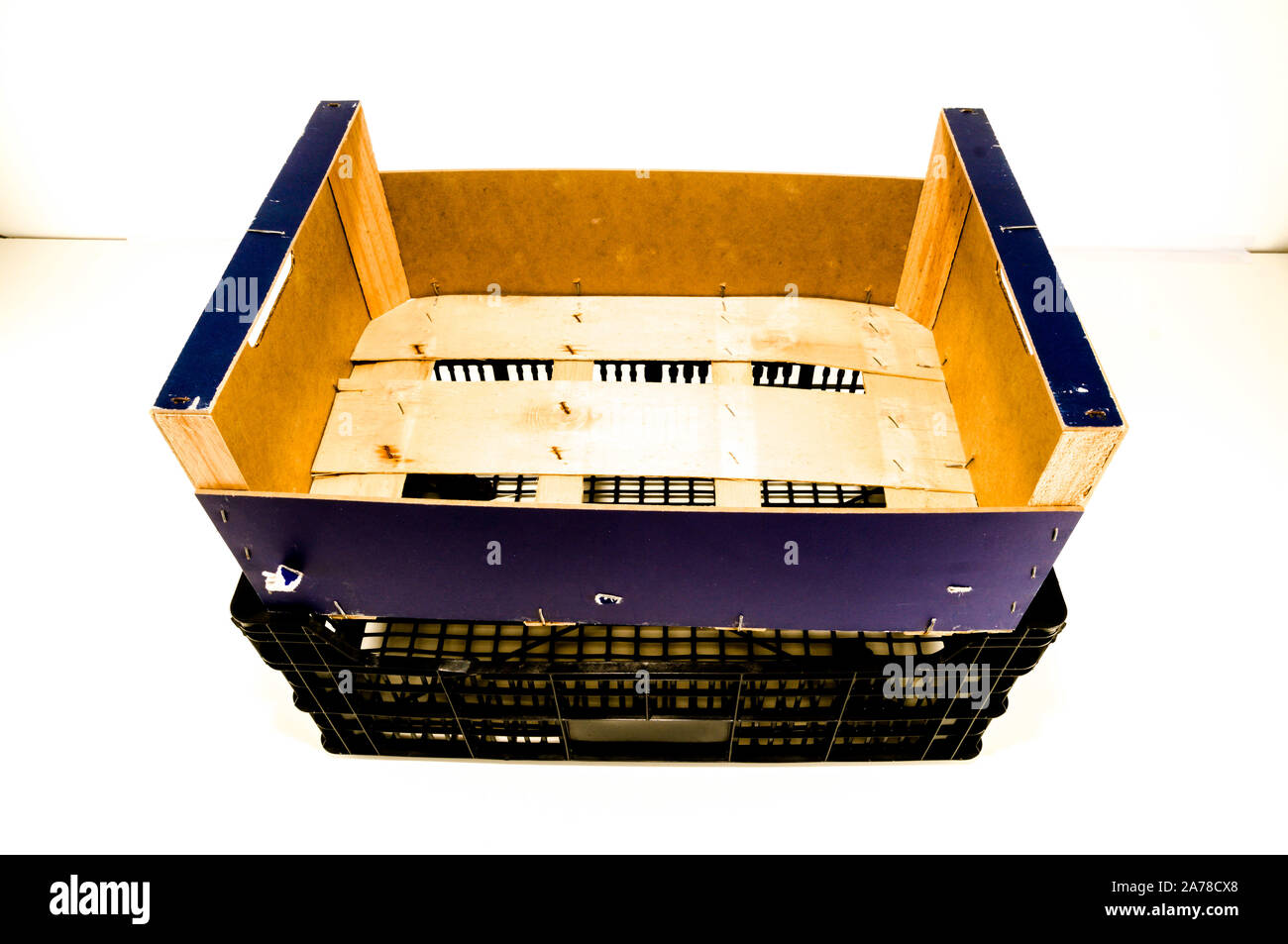 Photo picture of an Empty Fruit Crate Box Stock Photo - Alamy
