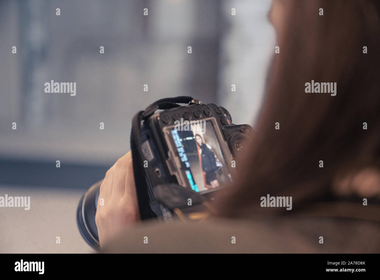 Model photo shoot backstage hi-res stock photography and images - Alamy