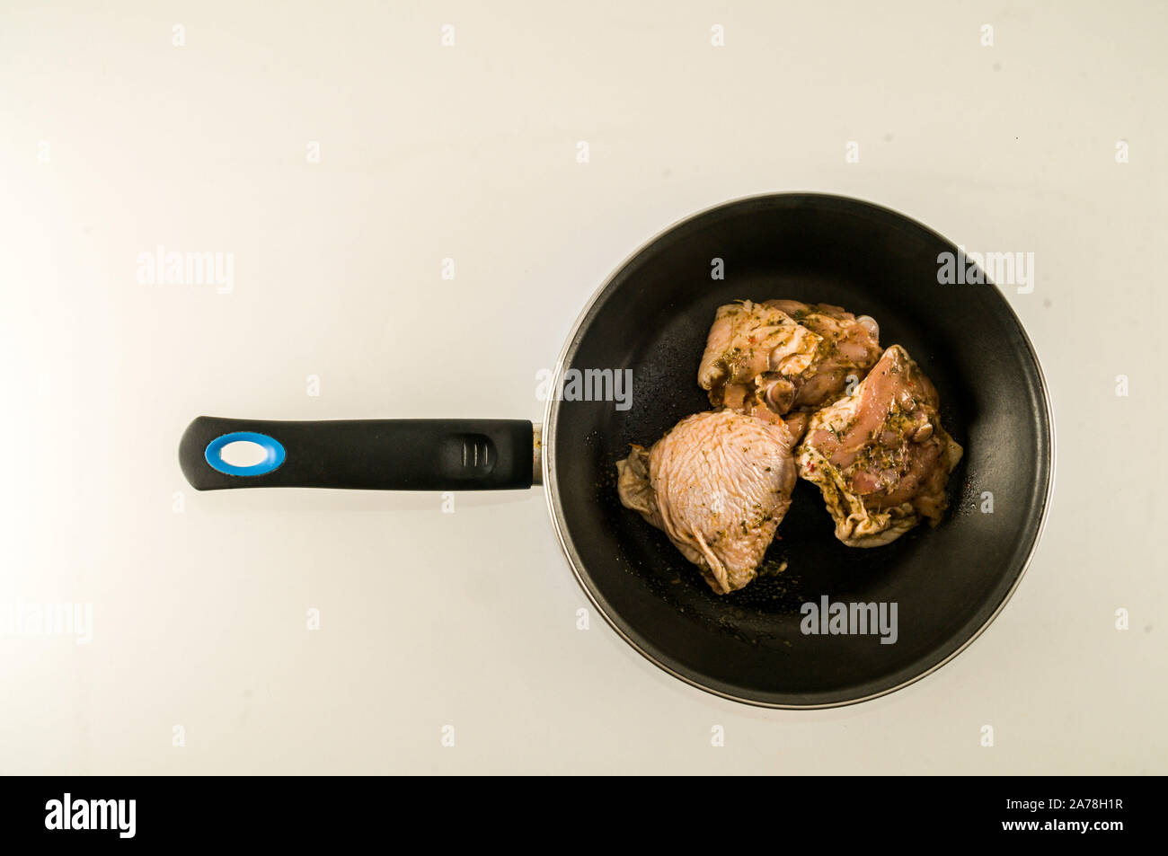 Photo picture of fresh Raw chicken meat Background Stock Photo - Alamy