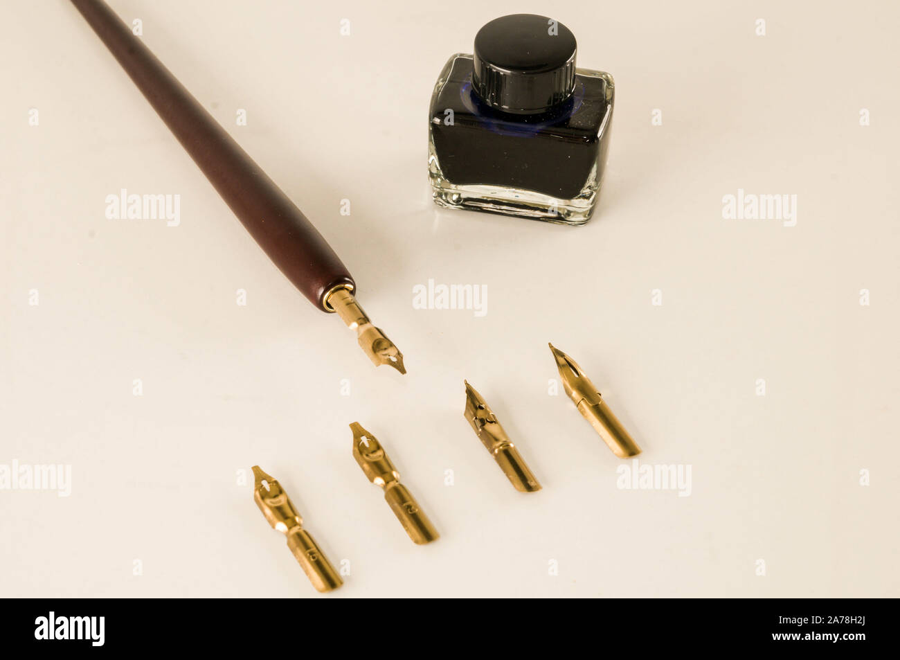 Photo picture of an antique ink fountain pen background Stock Photo - Alamy
