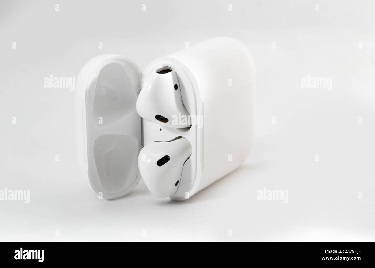 Ear pods hi-res stock photography and images - Alamy