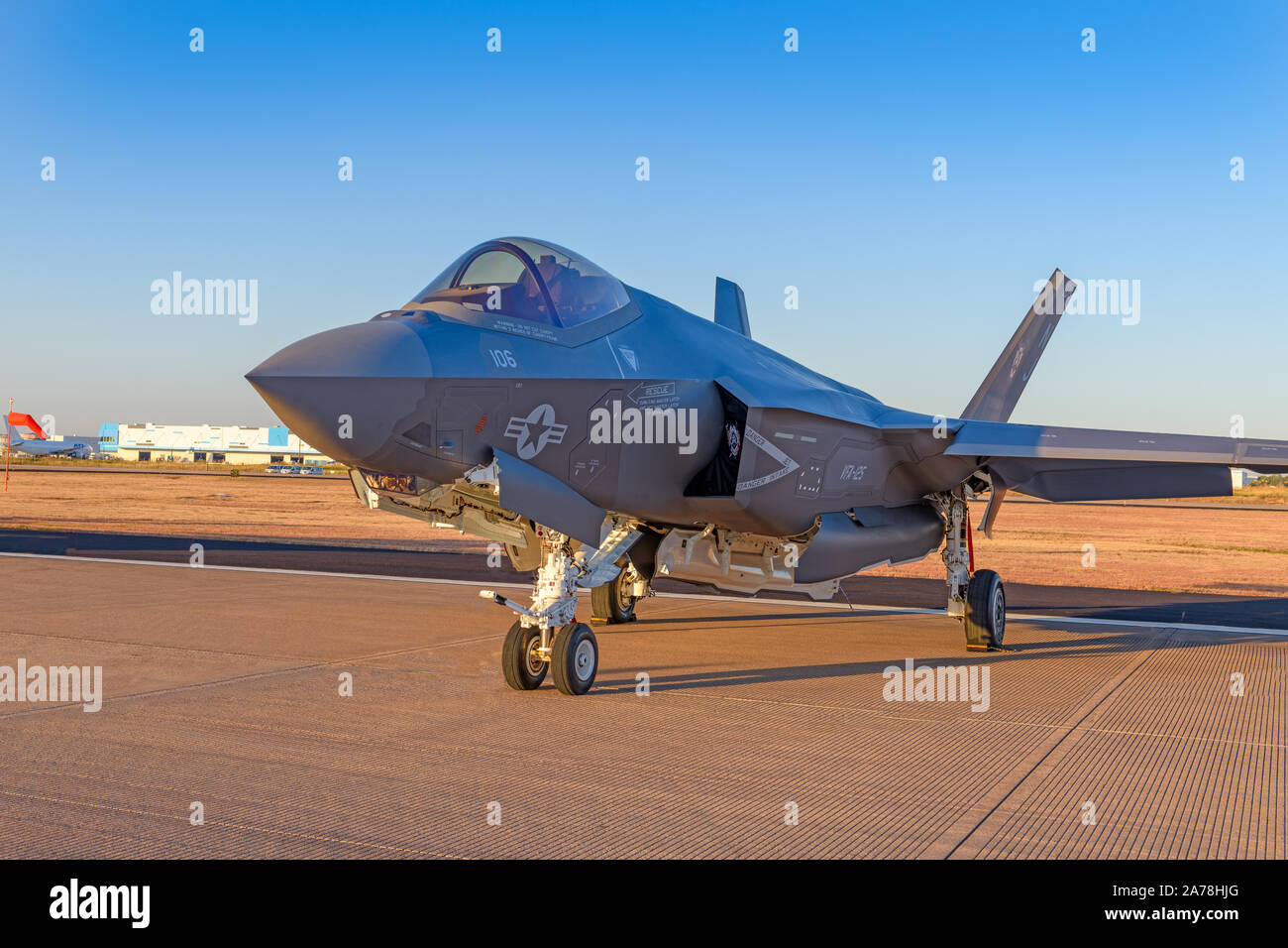 Lockheed martin f35 lightning hi-res stock photography and images - Alamy