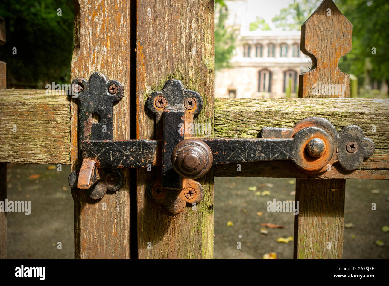 Wooden gate latch hi-res stock photography and images - Alamy