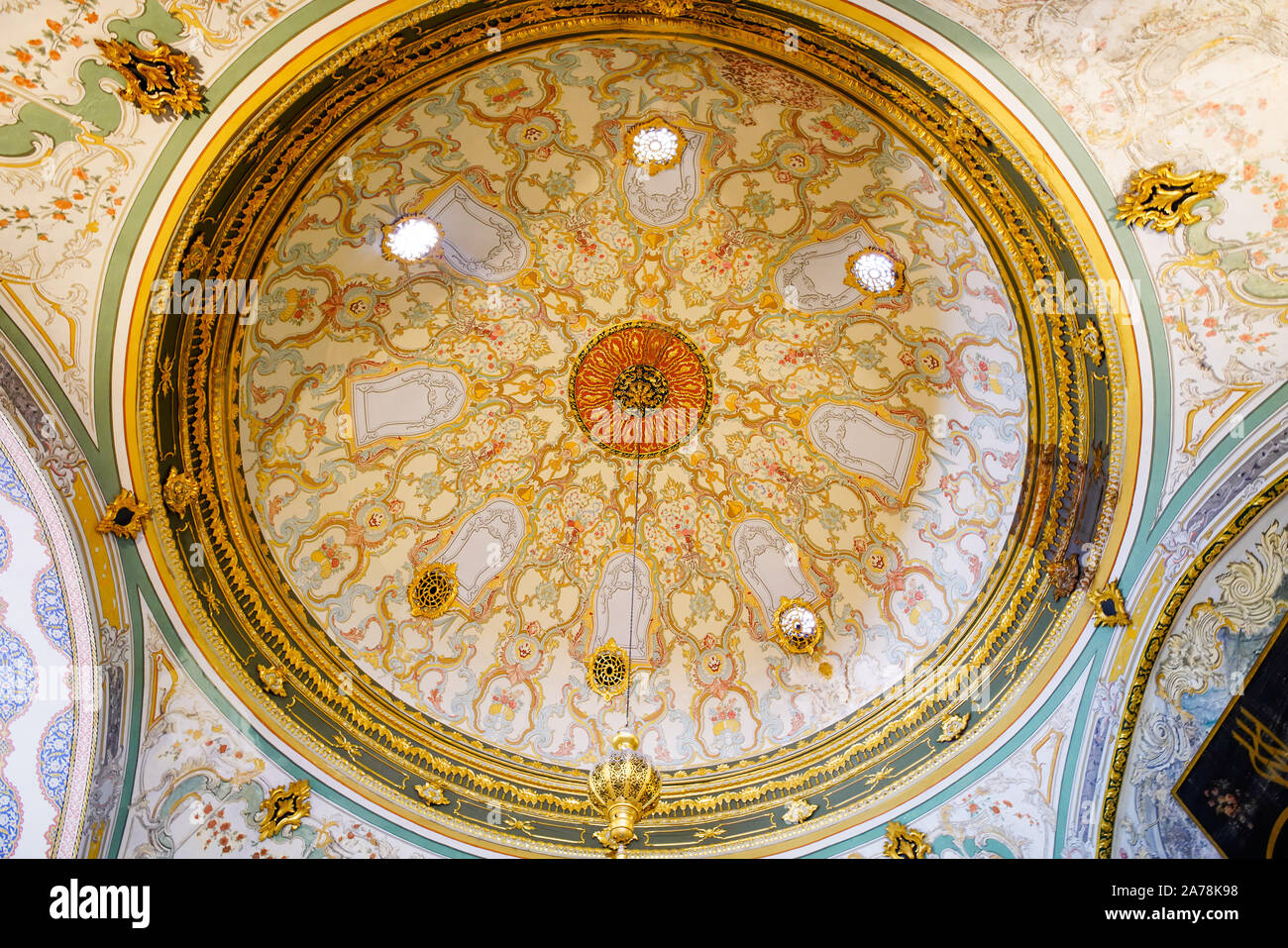 Topkapi palace is one of the most superb examples of Ottoman ...