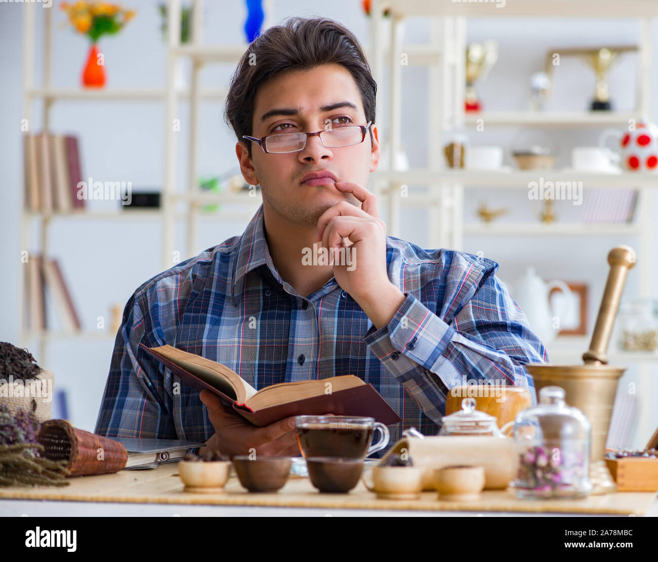 Tea expert brewing cup of drink hi-res stock photography and images - Alamy