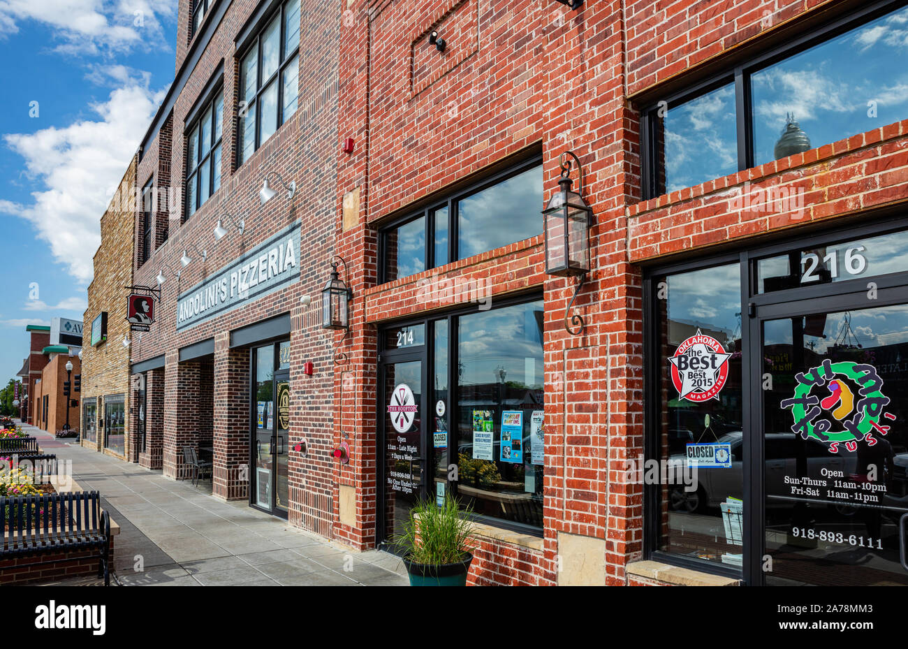 Traditional stores hi-res stock photography and images - Alamy