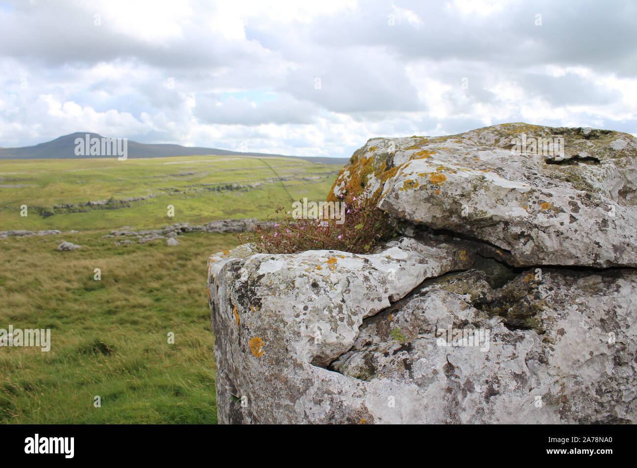 Yorkshire Dales Rock Formations Stock Photo - Alamy