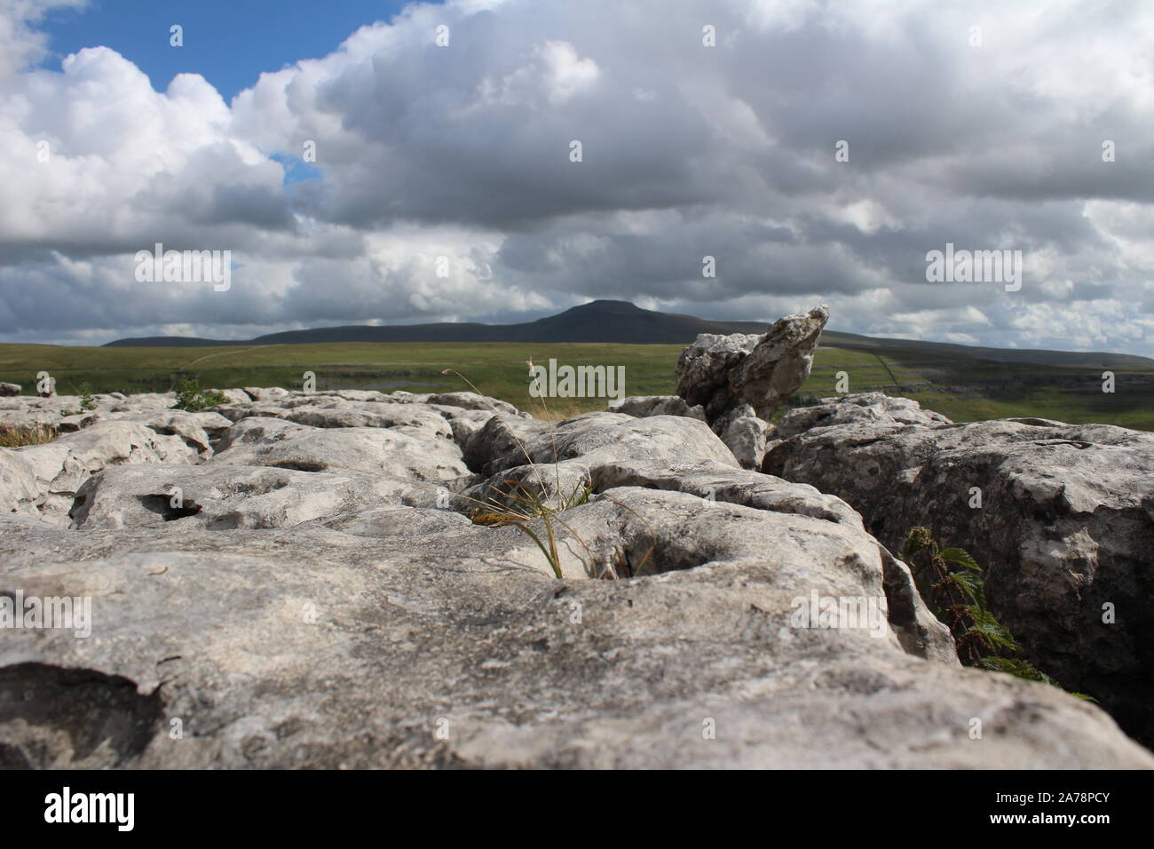 Yorkshire Dales Rock Formations Stock Photo - Alamy