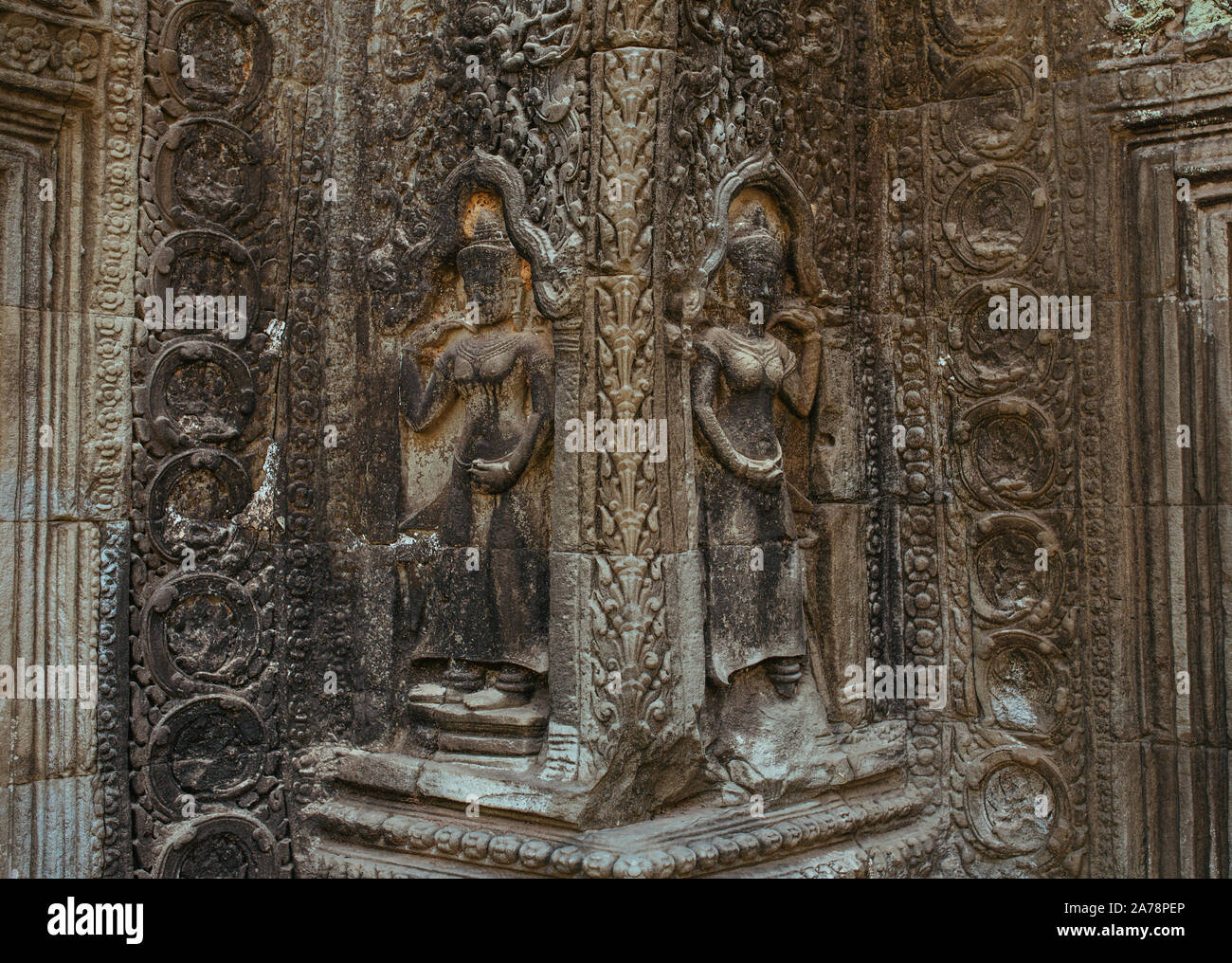 Cambodian Acient Murals and cave paintings on Agkor Wat temple walls ...