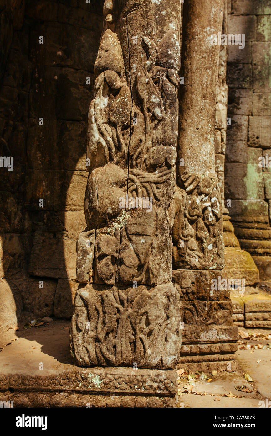 Cambodian Acient Murals and cave paintings on Agkor Wat temple walls ...