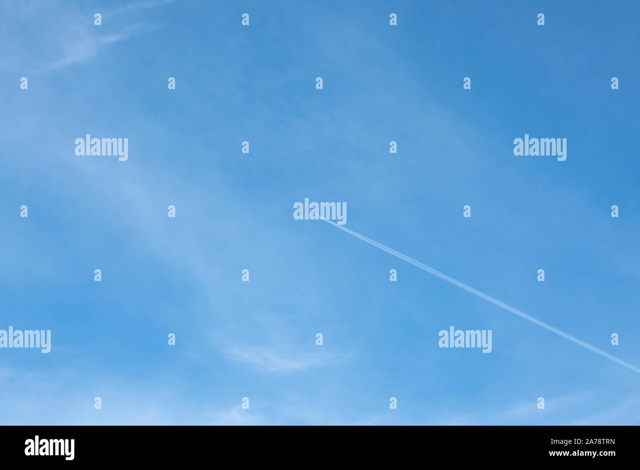 Aircraft wing sky contrail hi-res stock photography and images - Alamy