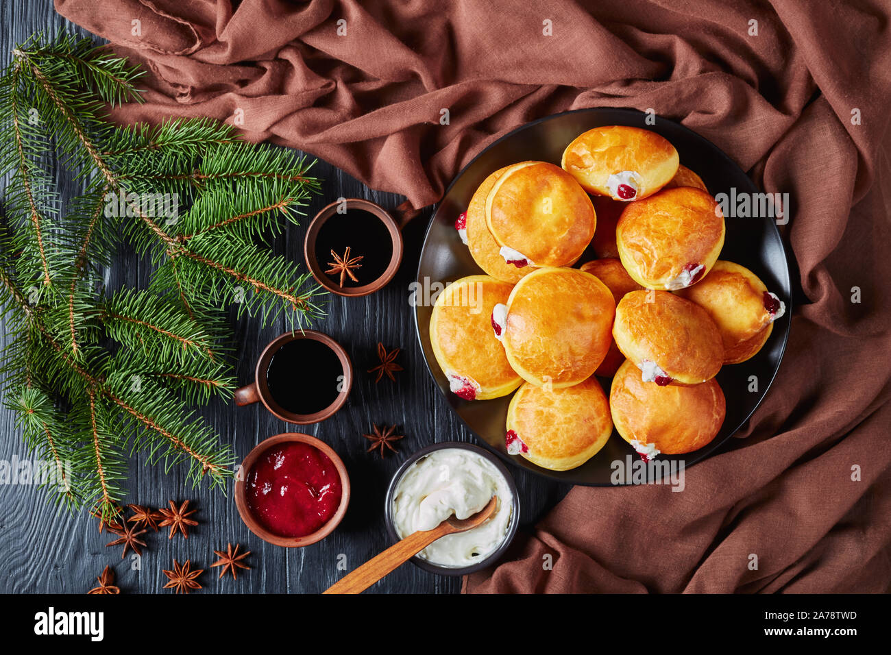 Berliner Pfannkuchen, German Donuts with Raspberry Jam and cream ...