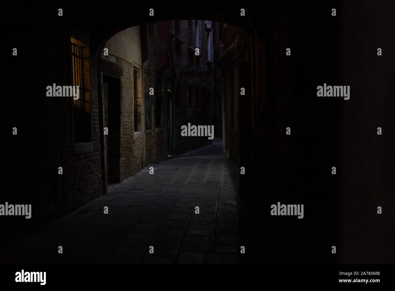 Dimly lit street hi-res stock photography and images - Alamy