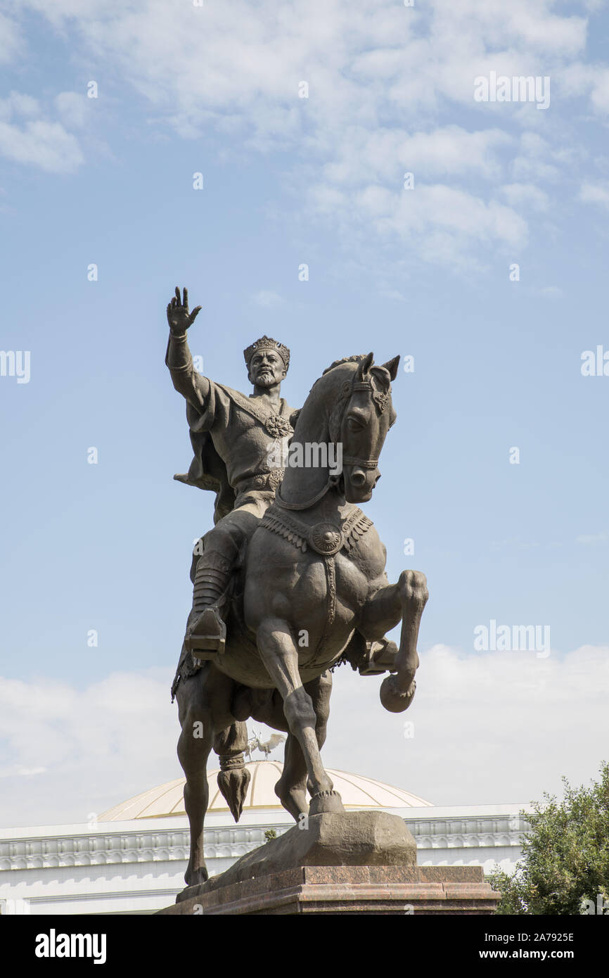 statue of amir timur in timur square tashkent uzbekistan Stock Photo ...