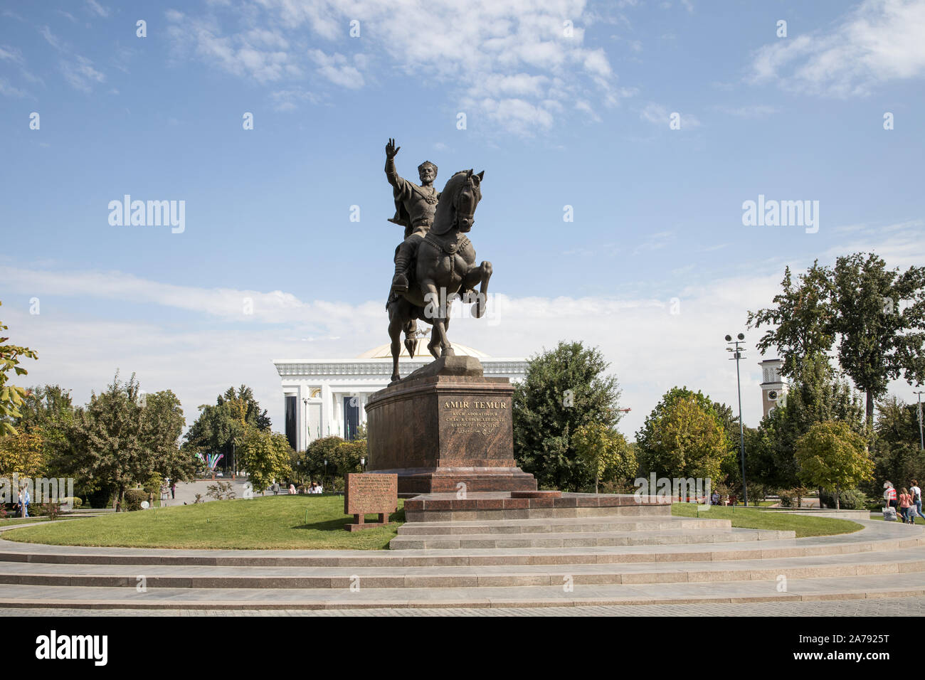 statue of amir timur in timur square tashkent uzbekistan Stock Photo ...