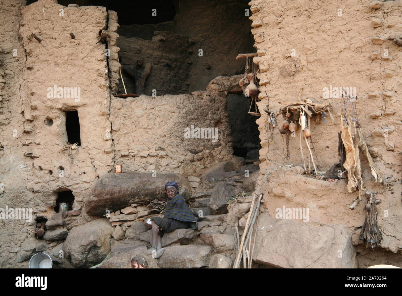 Dogon country : village of Komoga (plateau Stock Photo - Alamy