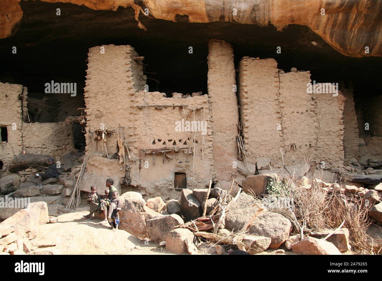 Dogon country : village of Komoga (plateau Stock Photo - Alamy