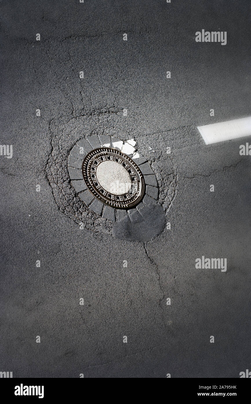 Sewer manhole hi-res stock photography and images - Alamy