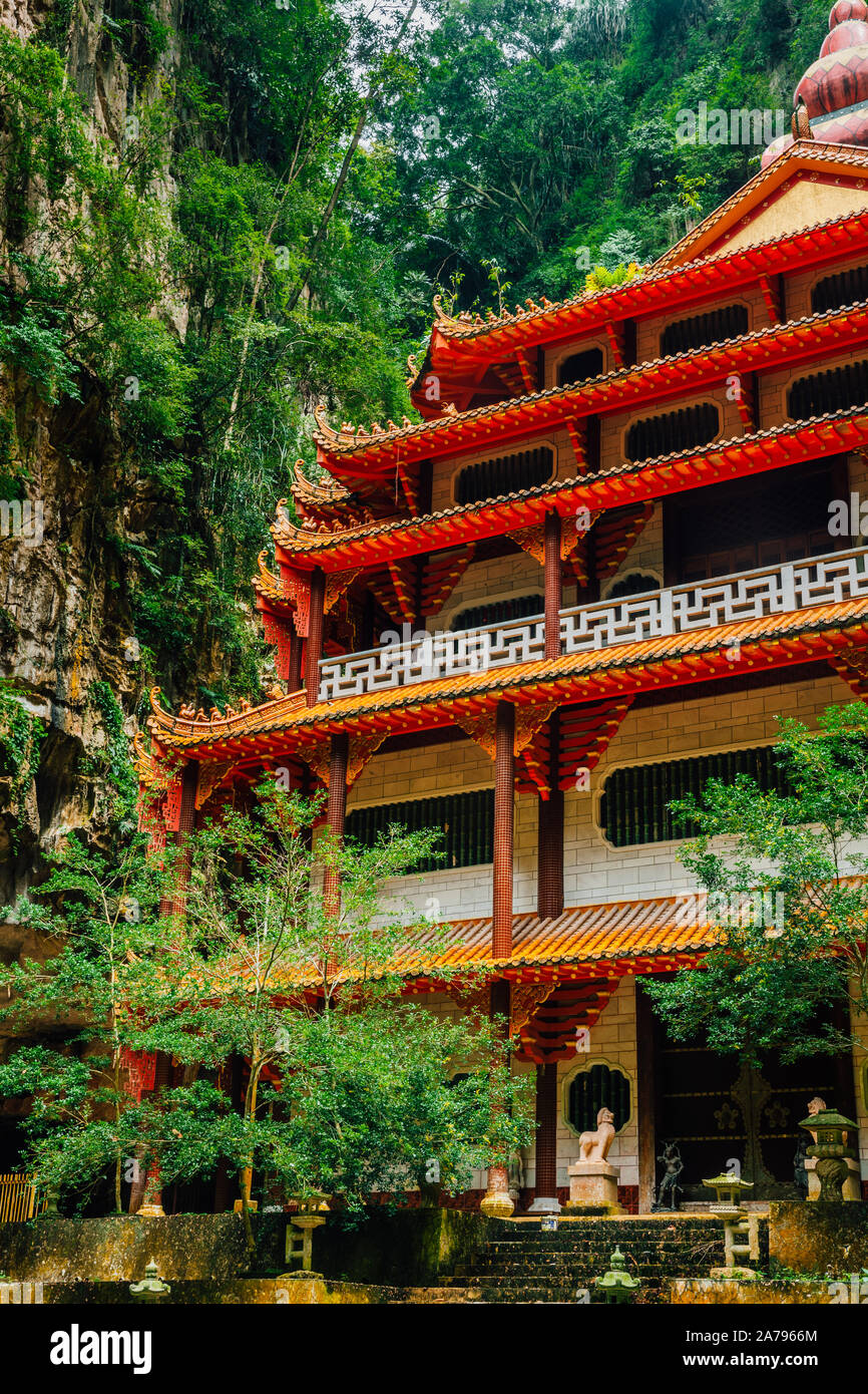 Sam poh tong temple hi-res stock photography and images - Alamy