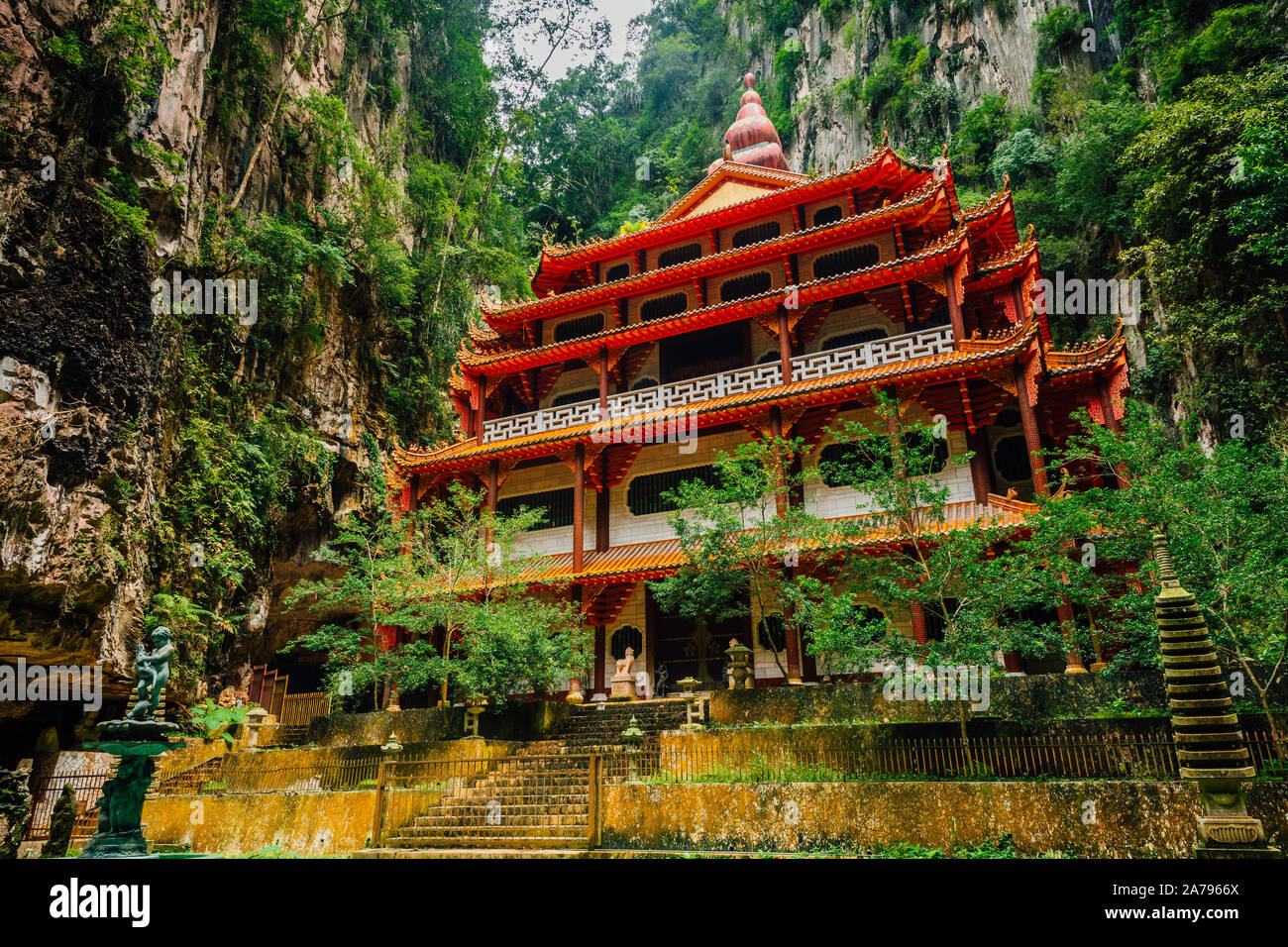 The Sam Poh Tong Chinese Temple the oldest and the main cave temple in ...