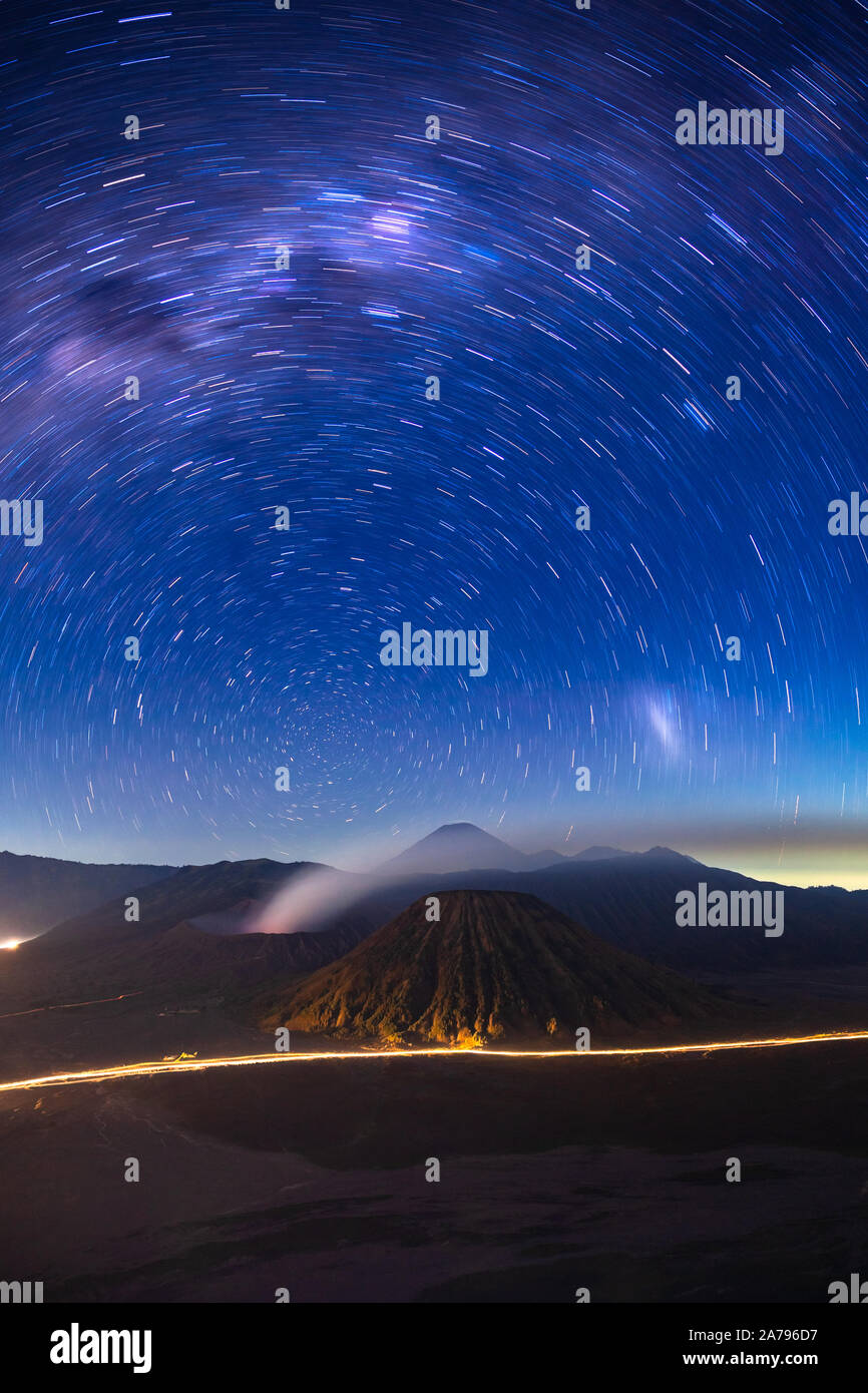 Night sky with star trails hi-res stock photography and images - Alamy