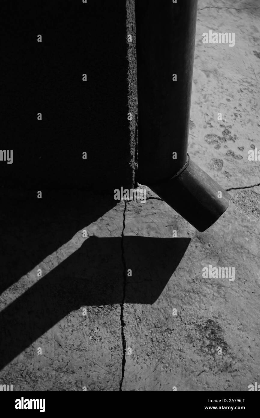 Foundation corner cracks Black and White Stock Photos & Images - Alamy