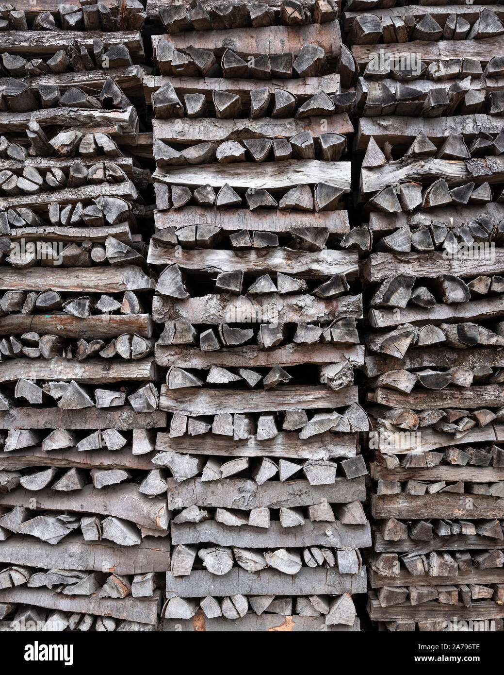 Wooden firewood hi-res stock photography and images - Alamy