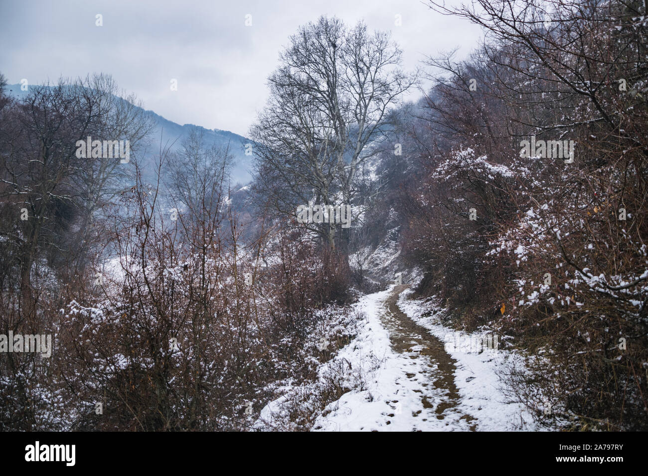 Horizontal mountain hi-res stock photography and images - Alamy
