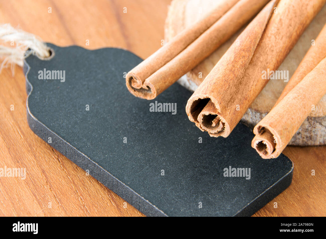 Cinnamon sticks with label Stock Photo - Alamy