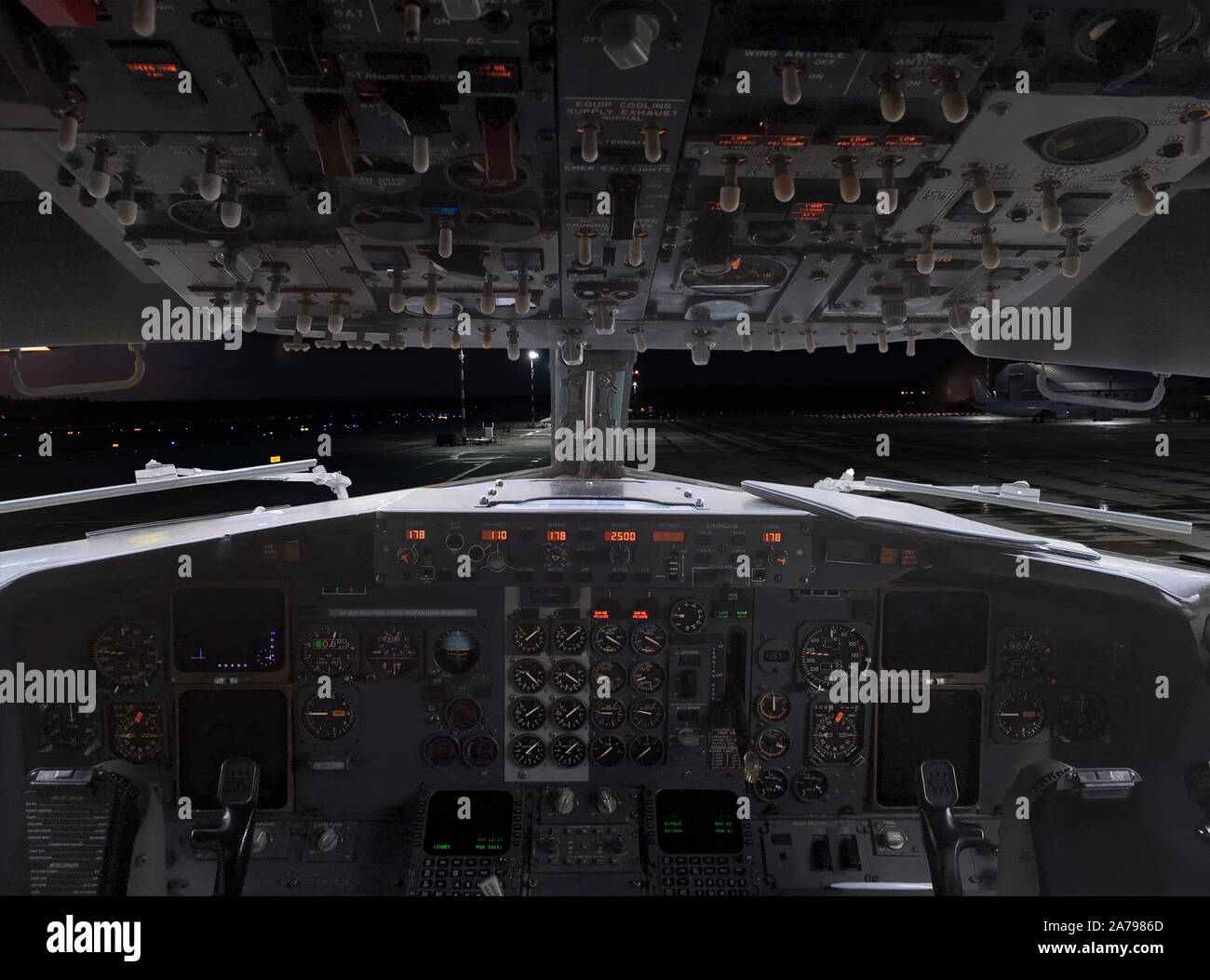 Cockpit night hi-res stock photography and images - Alamy