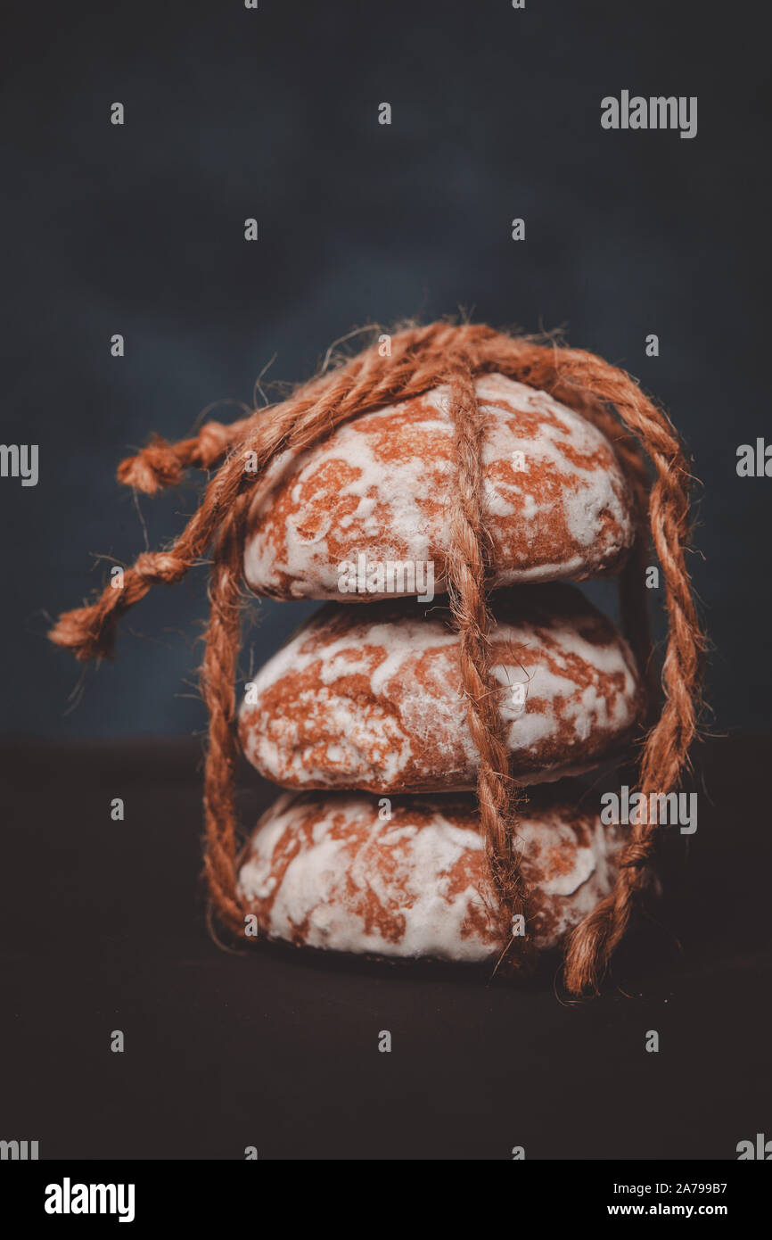 fresh gingerbread cookies tied with a rope on the table Stock Photo - Alamy
