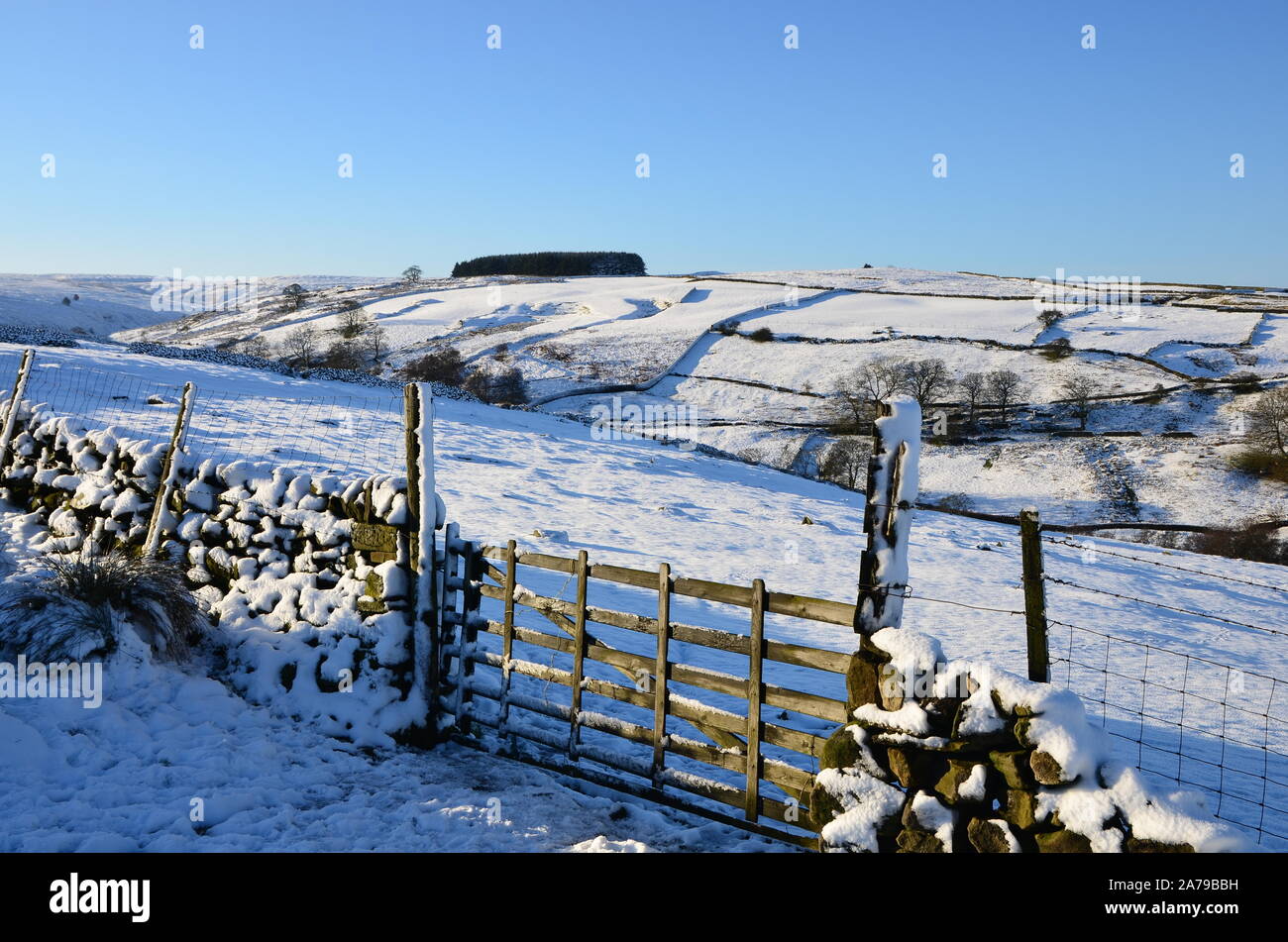 Snow on Haworth moor in winter sunshine, Bronte country, Yorkshire ...