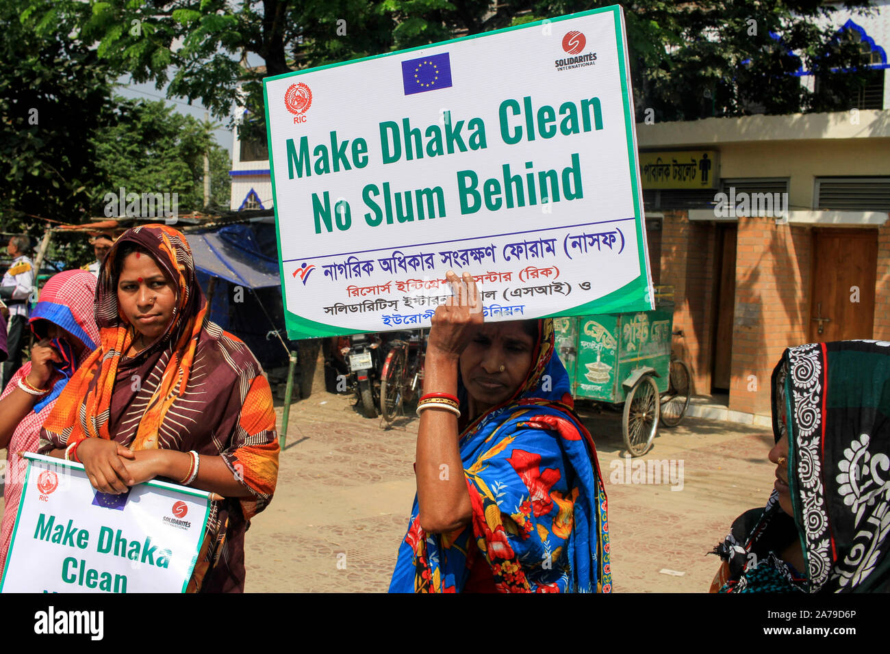 Bangladeshi Organization Citizen rights forum make a human chain ...