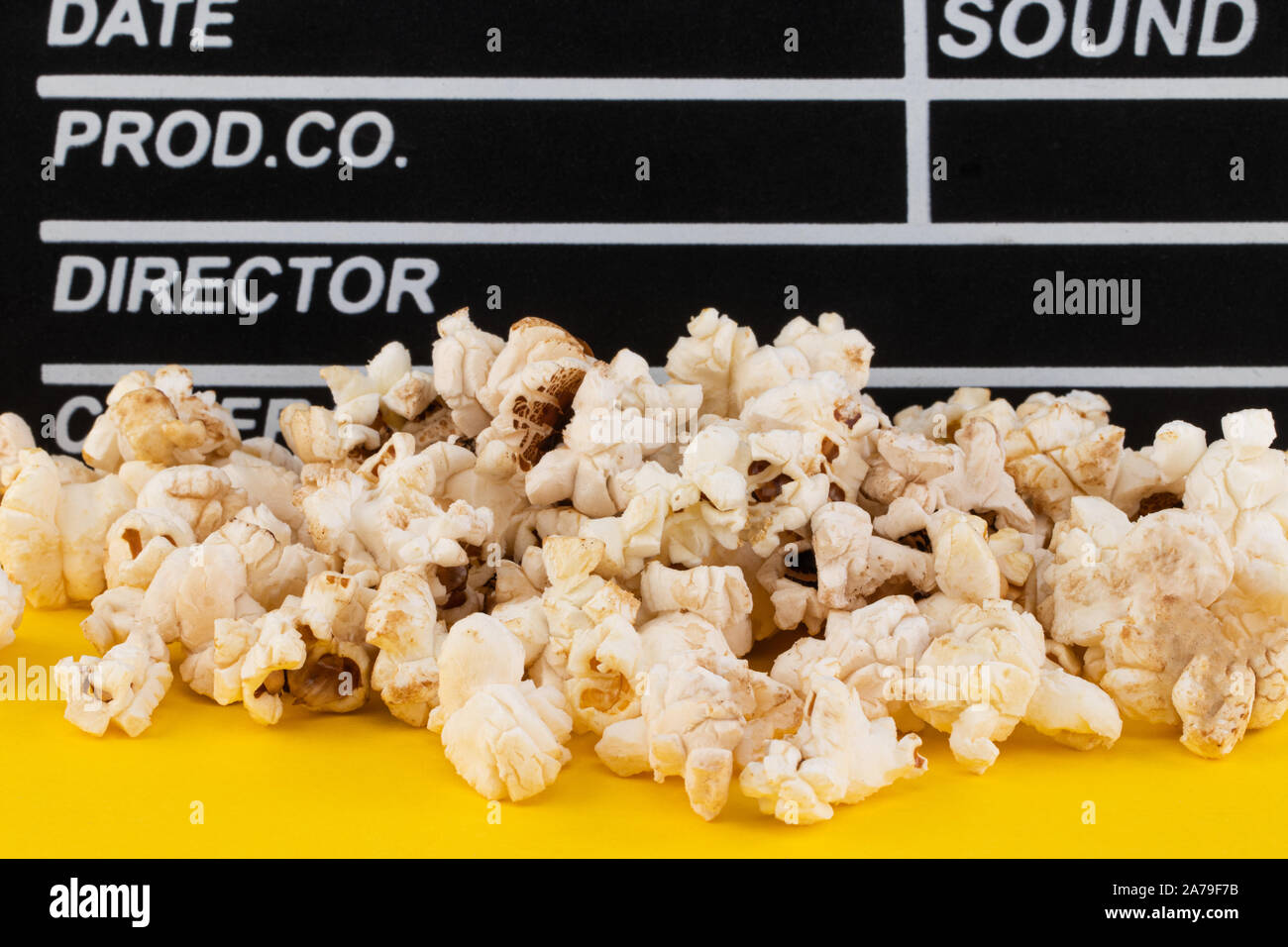 Popcorn and clapperboard on colorful background Stock Photo - Alamy
