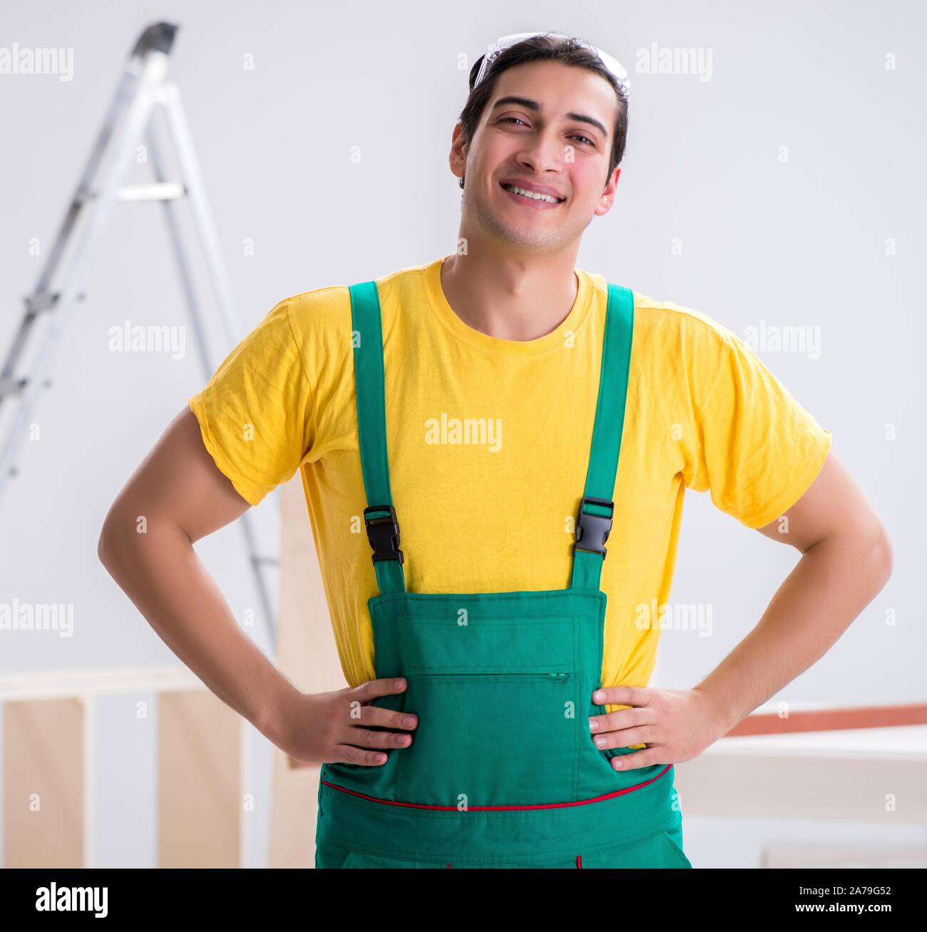 Construction worker working on contractor site Stock Photo - Alamy