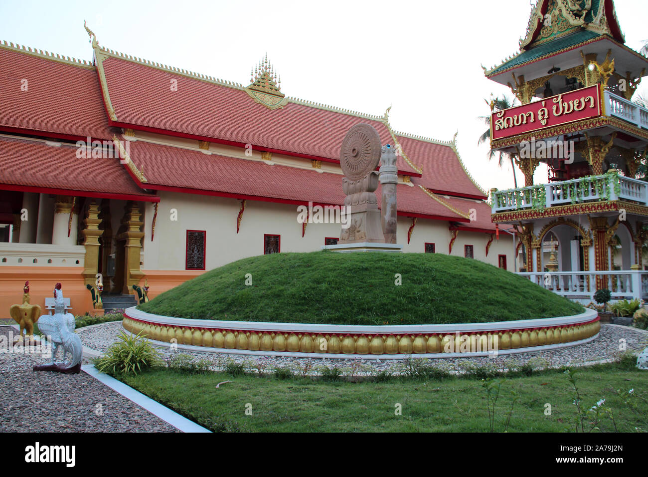 buddhist temple (wat chan) in vientiane (laos Stock Photo - Alamy