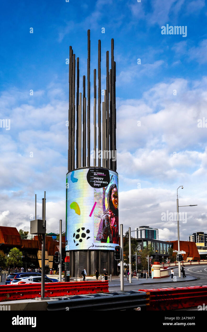 Wrap around hi-res stock photography and images - Alamy