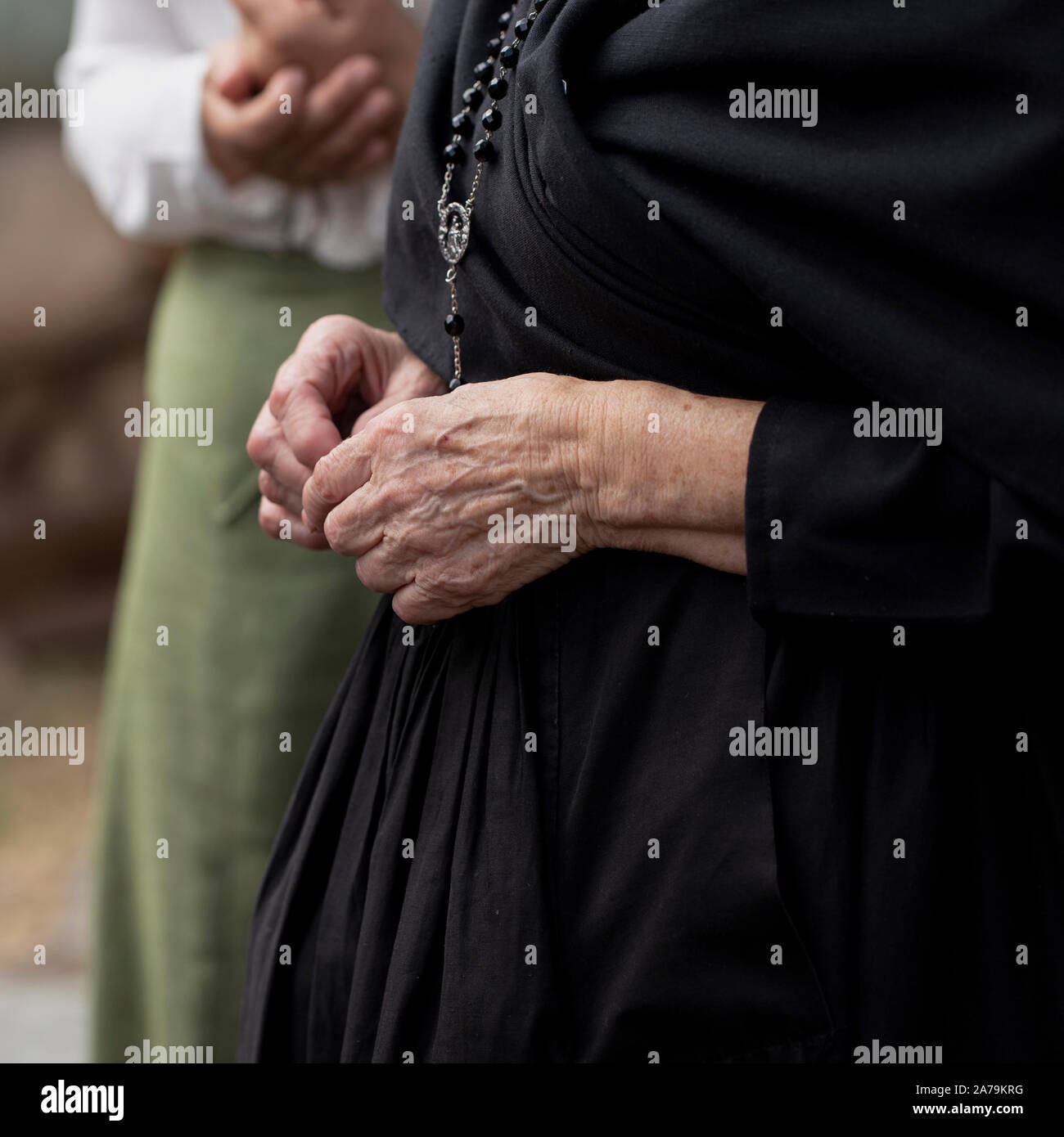 Woman in mourning with a rosary Stock Photo - Alamy