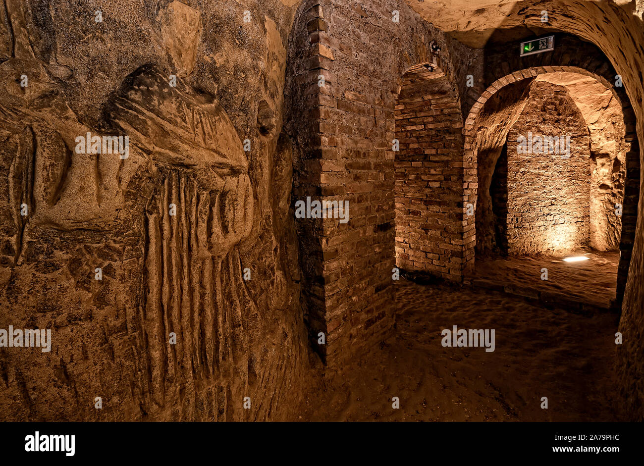 Italy Marche Osimo Grotte del Cantinone sala dei frati oranti| Italy ...