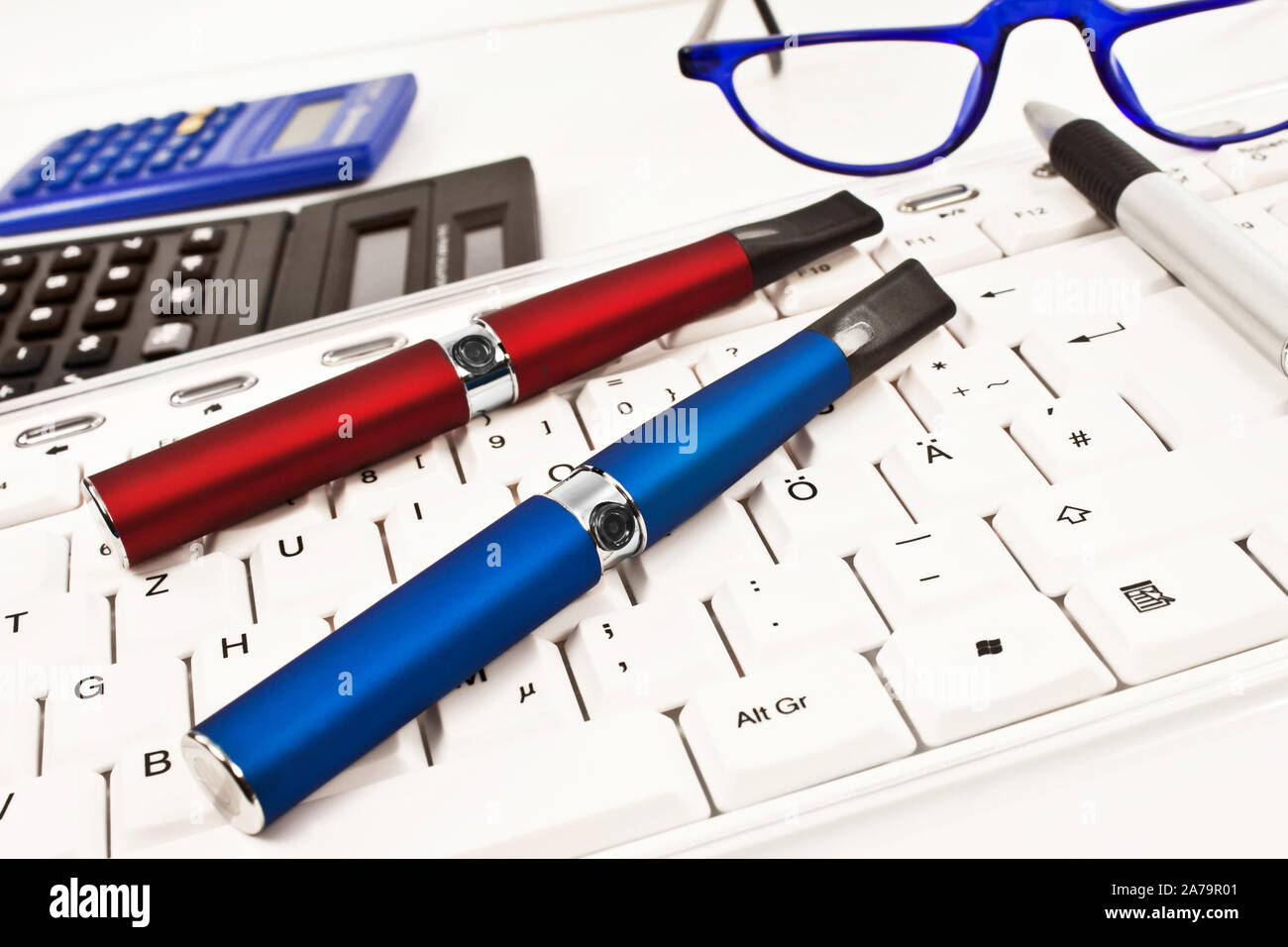 E cigaret hi-res stock photography and images - Alamy