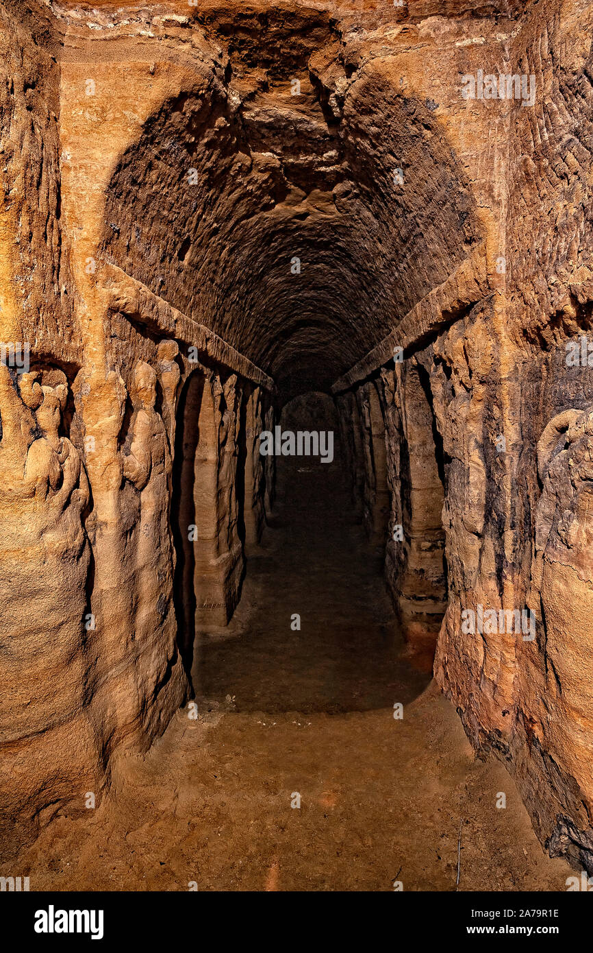 Italia Marche Osimo Grotte Campana Ingresso con figure mitologiche ...