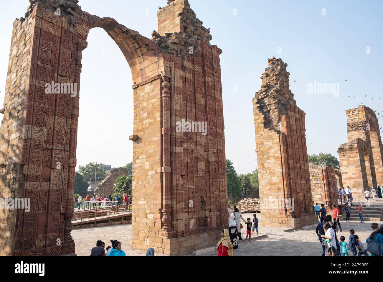 Screen arches at the Qutub Minar complex Stock Photo - Alamy