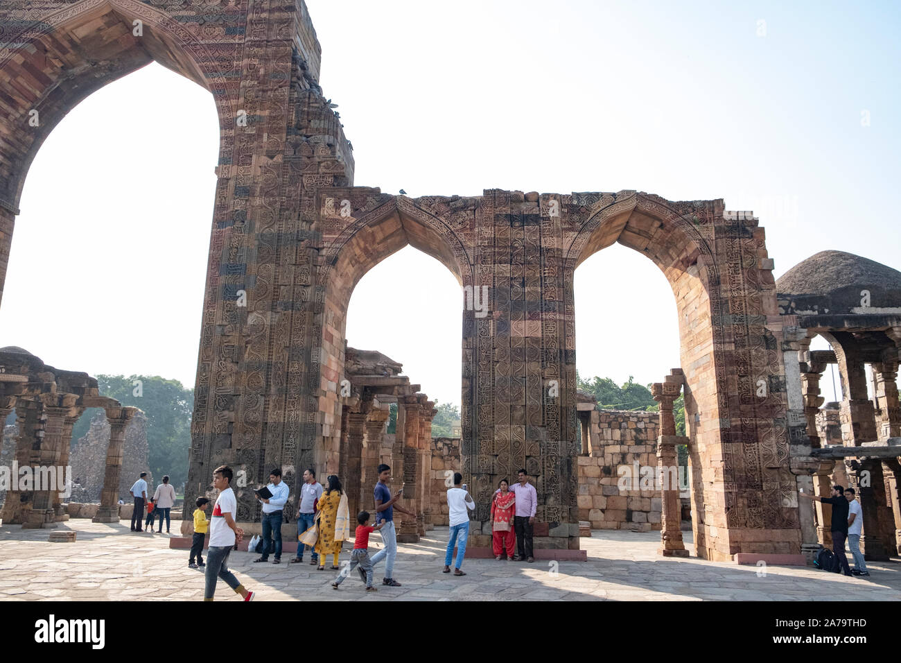 Screen arches at the Qutub Minar complex Stock Photo - Alamy
