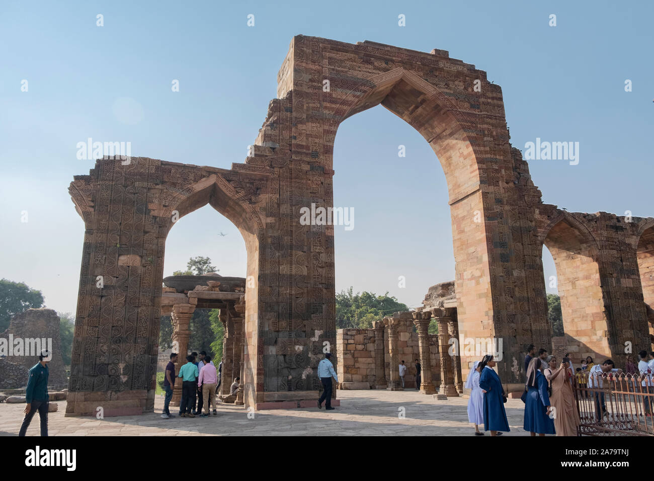 Screen arches at the Qutub Minar complex Stock Photo - Alamy