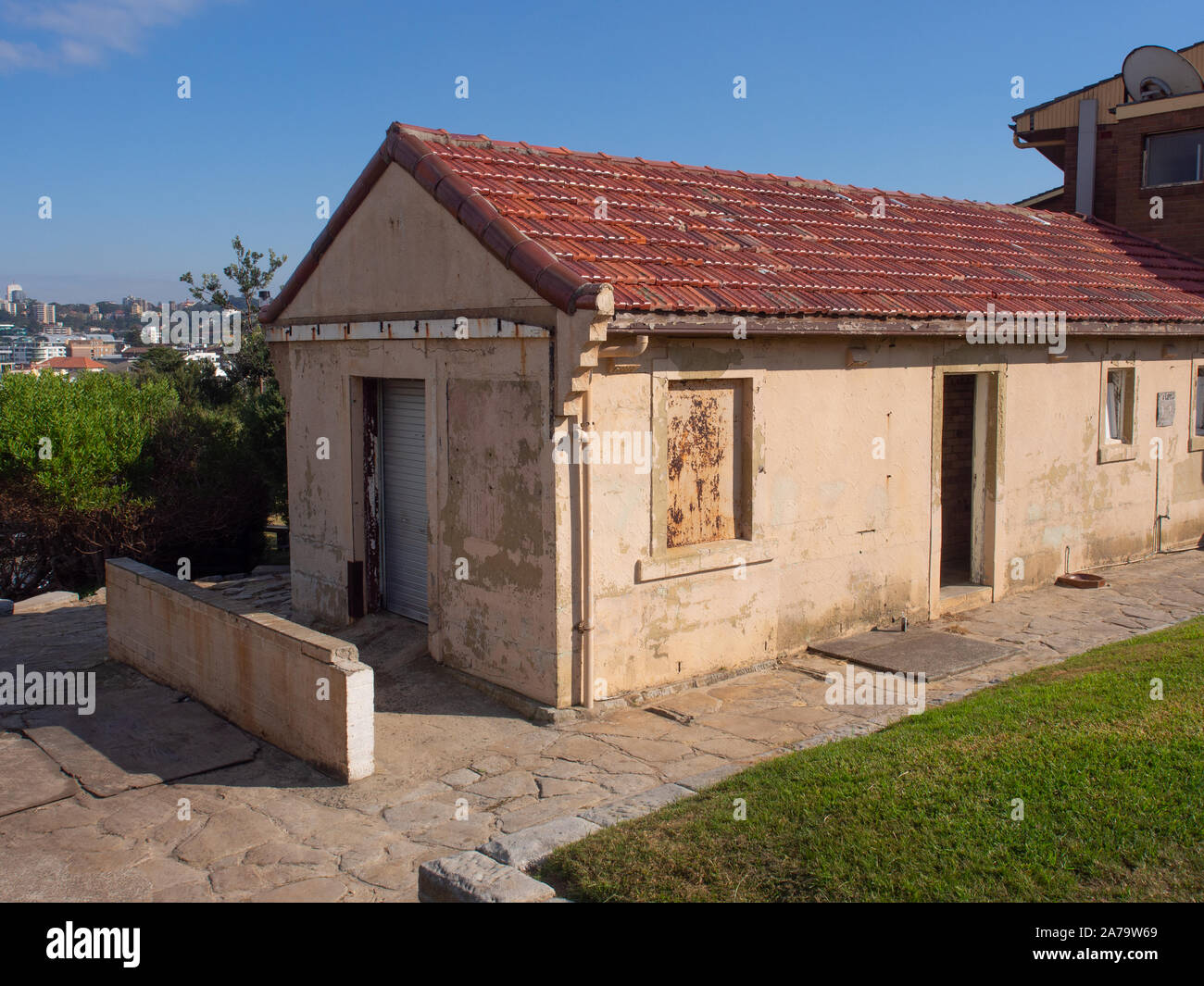 Abandoned Weathered Building Stock Photo - Alamy