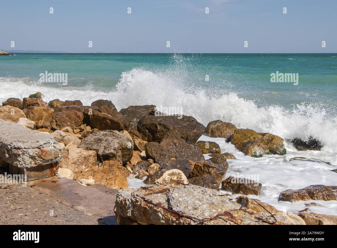 Sea waves crashing at the rocks of the Bulgarian Black Sea beach Stock ...