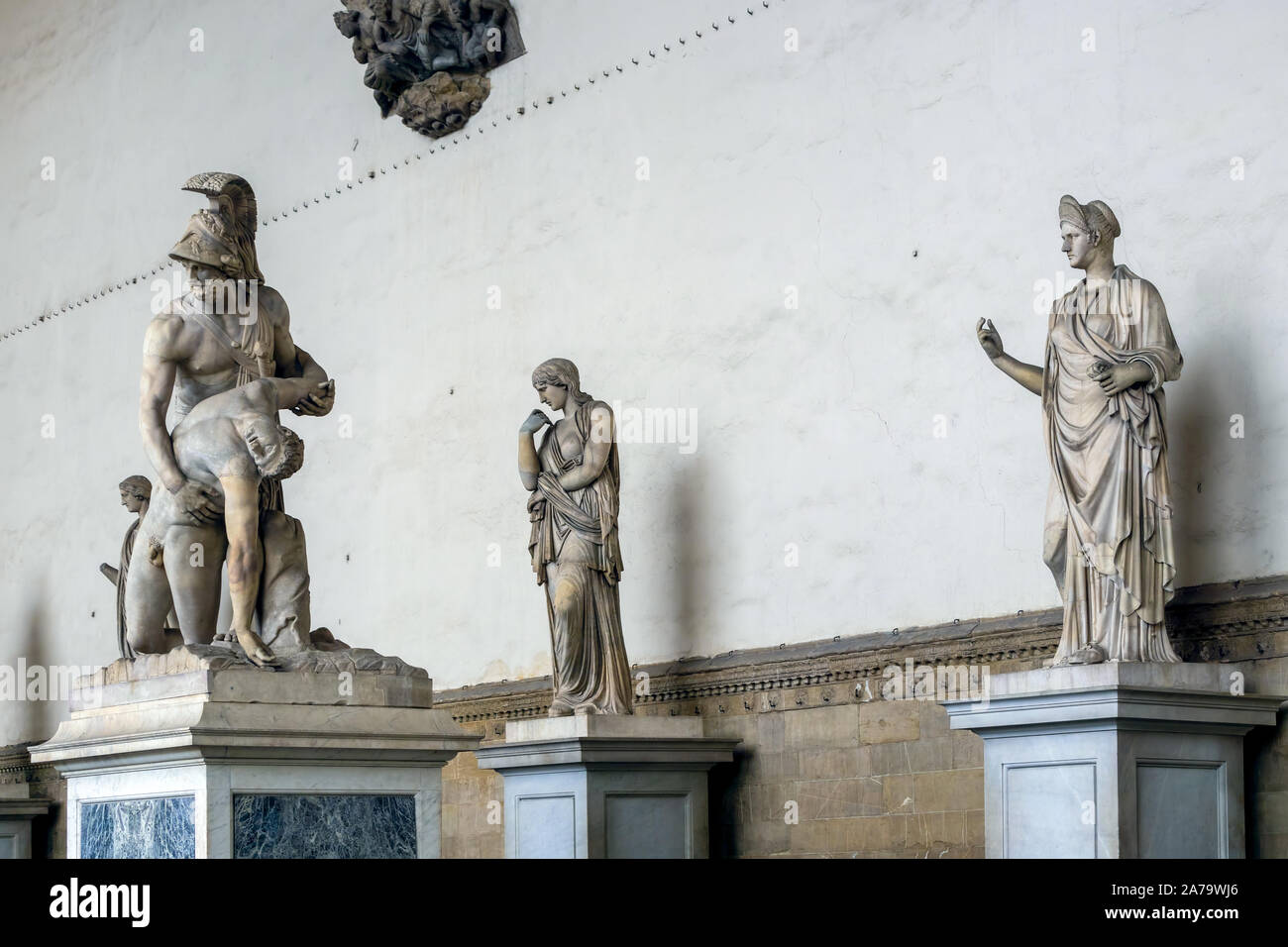 Statue of menelaus holding body of patroclus hi-res stock photography ...