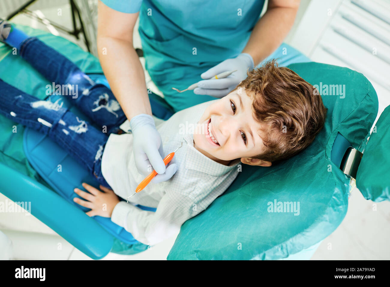 Dentist checks the child's teeth Stock Photo - Alamy