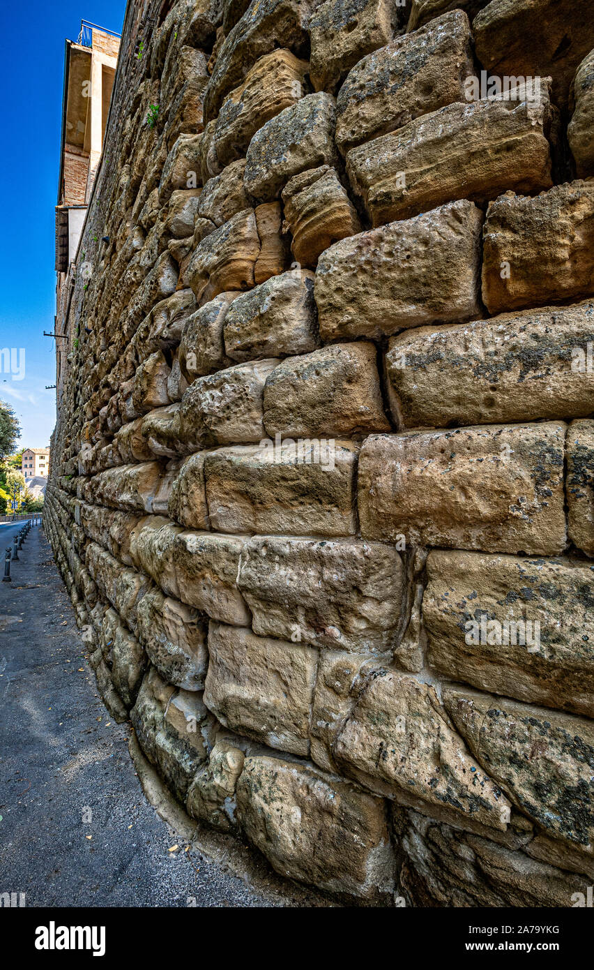 Italia Marche Osimo Mura romane in Via Fonte Magna| Italy Marche Osimo ...
